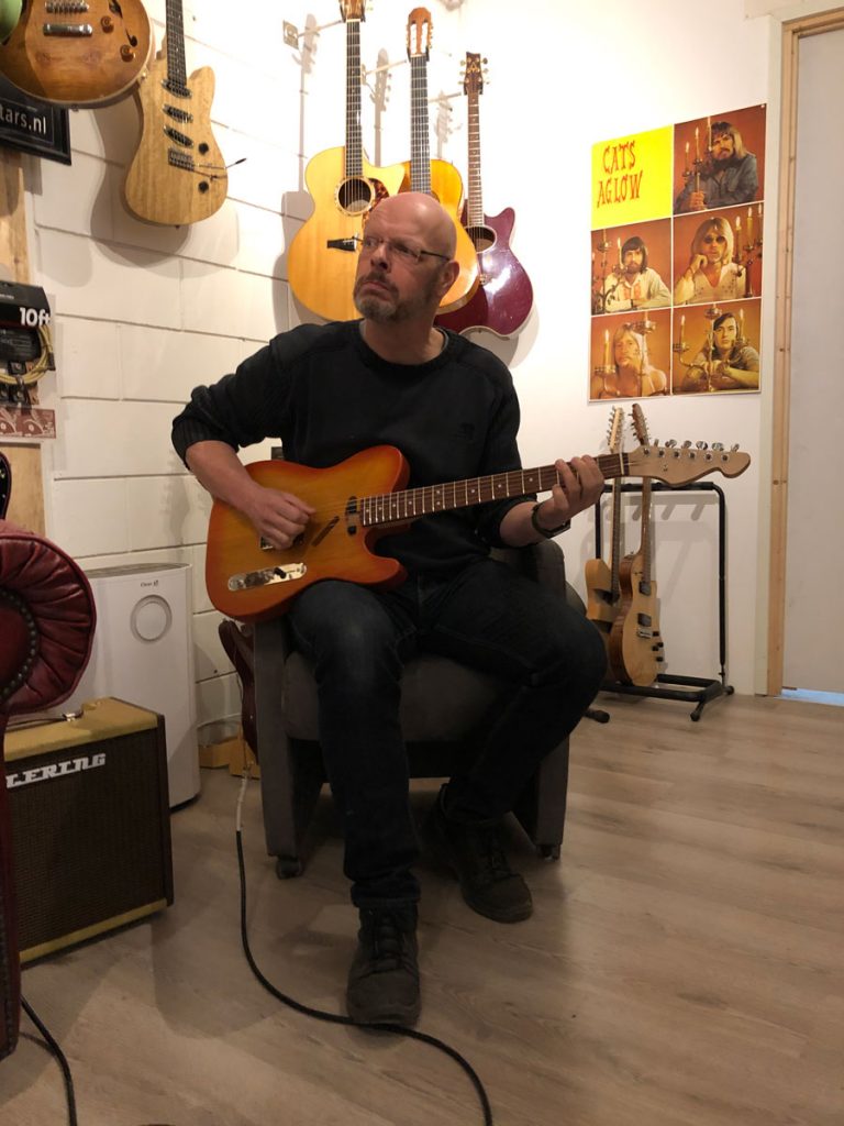 Over mij, Jan van Hoof - VanHoof Guitars